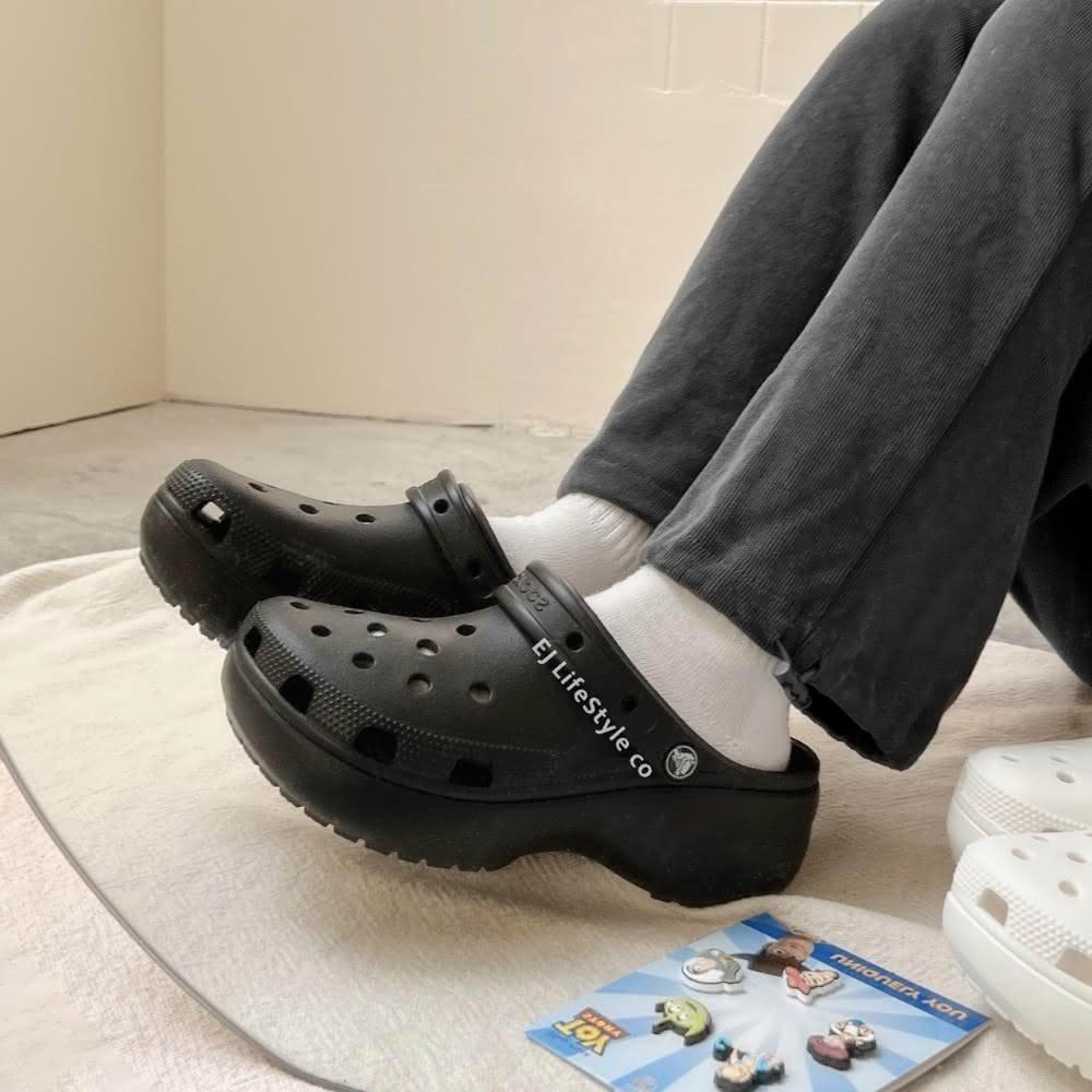 【Crocs】Crocs Classic Platform Clogs 穆勒鞋 增高 厚底 防水 雲朵 黑色 女鞋
