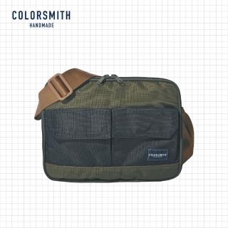 【COLORSMITH】CR2．雙層全開側背包．CR2-1074-A-OG(台灣原創品包包品牌)