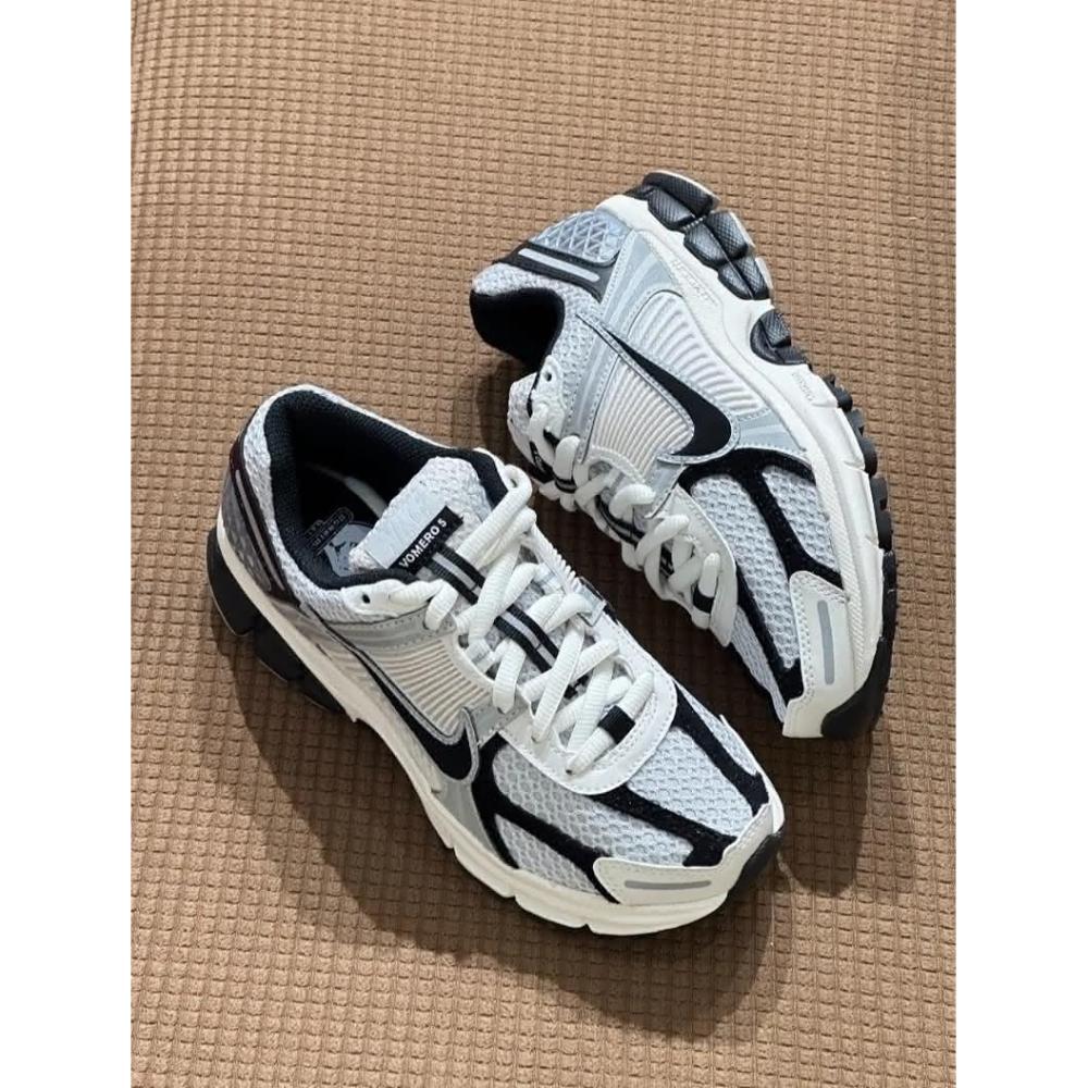 【NIKE 耐吉】Nike Zoom Vomero 5 Photon Dust 芝麻牛奶 女款 HQ1182-001 - momo購物 ...