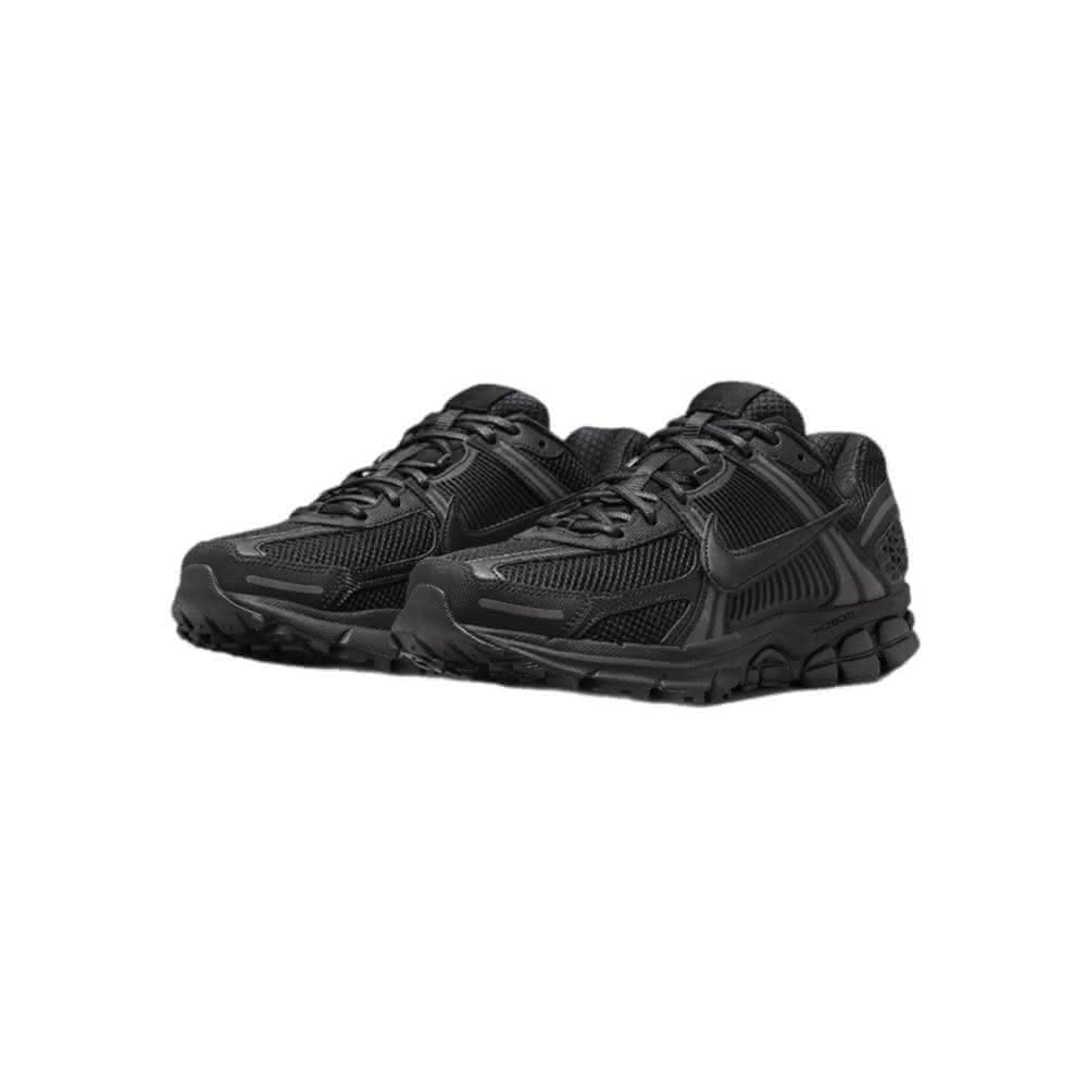 【NIKE 耐吉】NIKE ZOOM VOMERO 5 全黑 黑魂 休閒鞋 情侶款 BV1358-003 - momo購物 - 2024年09月