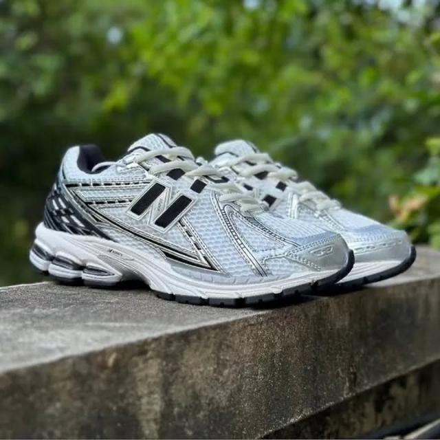 【NEW BALANCE】New Balance 1906R IU同款 復古 奶油白 黑白銀 M1906RER - momo購物 - 2024年09月