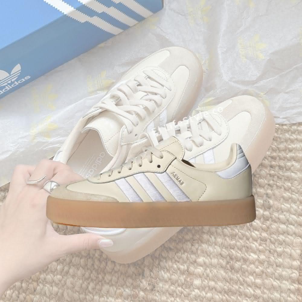 【adidas 愛迪達】ADIDAS SAMBAE 奶油鬆糕 焦糖底 厚底 女鞋 米黃 刺繡 絲綢奶霜 ID0434