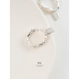 【BAi 白媽媽】碎銀珍珠小標戒指／S925銀串珠彈力線指環－346335