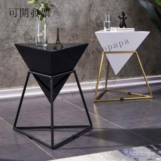 爆款熱賣 免運 邊幾意式極簡三角桌子鐵藝茶幾客廳簡約床頭置物架輕奢藝術置物架 U2BJ
