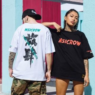 【B1 地下室】情侶衣 短T恤 韓版MSICROW放肆個性印花大尺碼五分袖短袖上衣5XL男裝 NL621258 (潮流文字T 塗鴉 情侶T 男生短T)