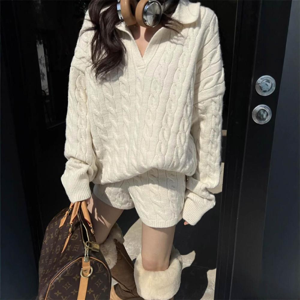 希妍 辣妹v領麻花翻領套裝毛衣女款軟糯純色潮流舒適寬松毛衣